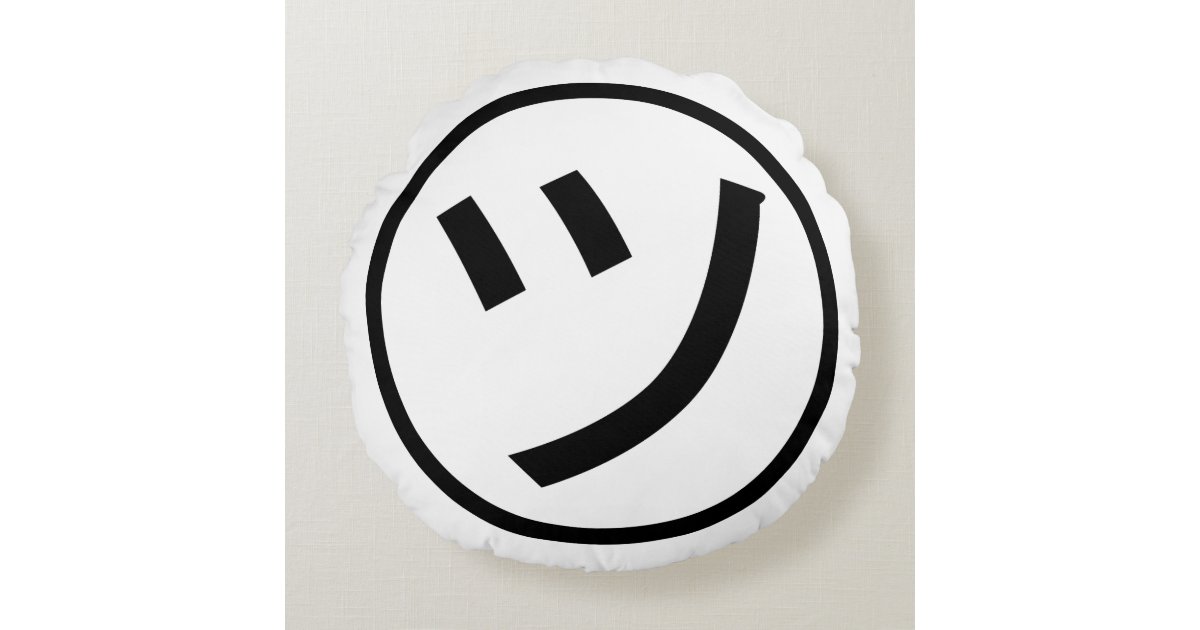 ㋡ Tsu Kana Katakana Smiling Emoji / Emoticon Round Cushion | Zazzle